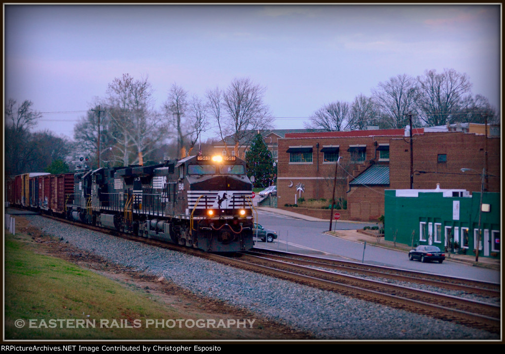 NS 9-40CW 9548 leads 337 through downtown at dusk